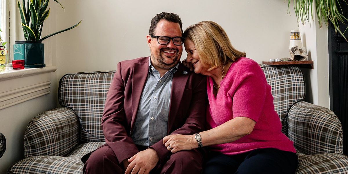 Une mère républicaine et son fils transgenre parlent d'amour et d ...