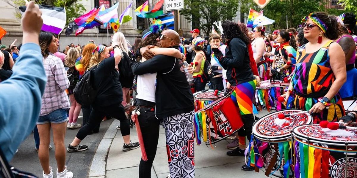 24 photos de Philly Pride 2025 qui nous rappellent pourquoi ils ...