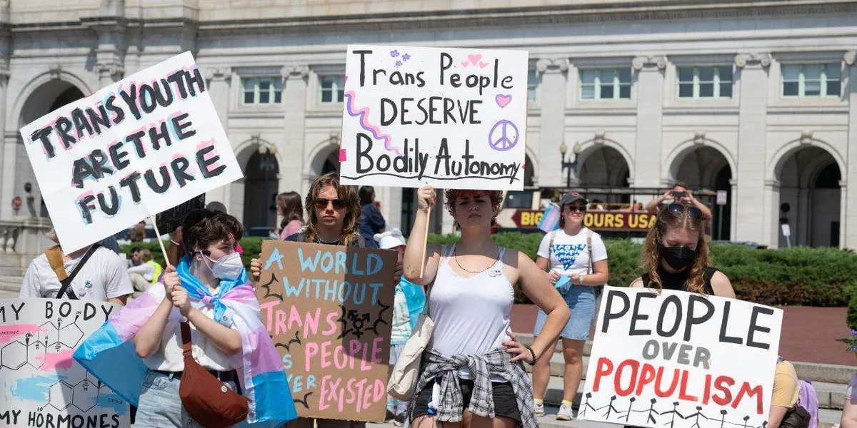 La moitié des adolescents trans américains vivent dans un État qui ...